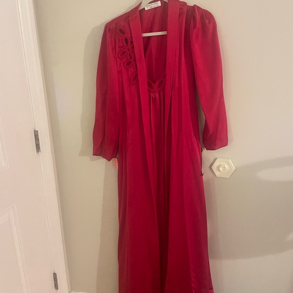 Intimates & Sleepwear | Crimson Red Vintage 6s Nightgown Robe Set New ...